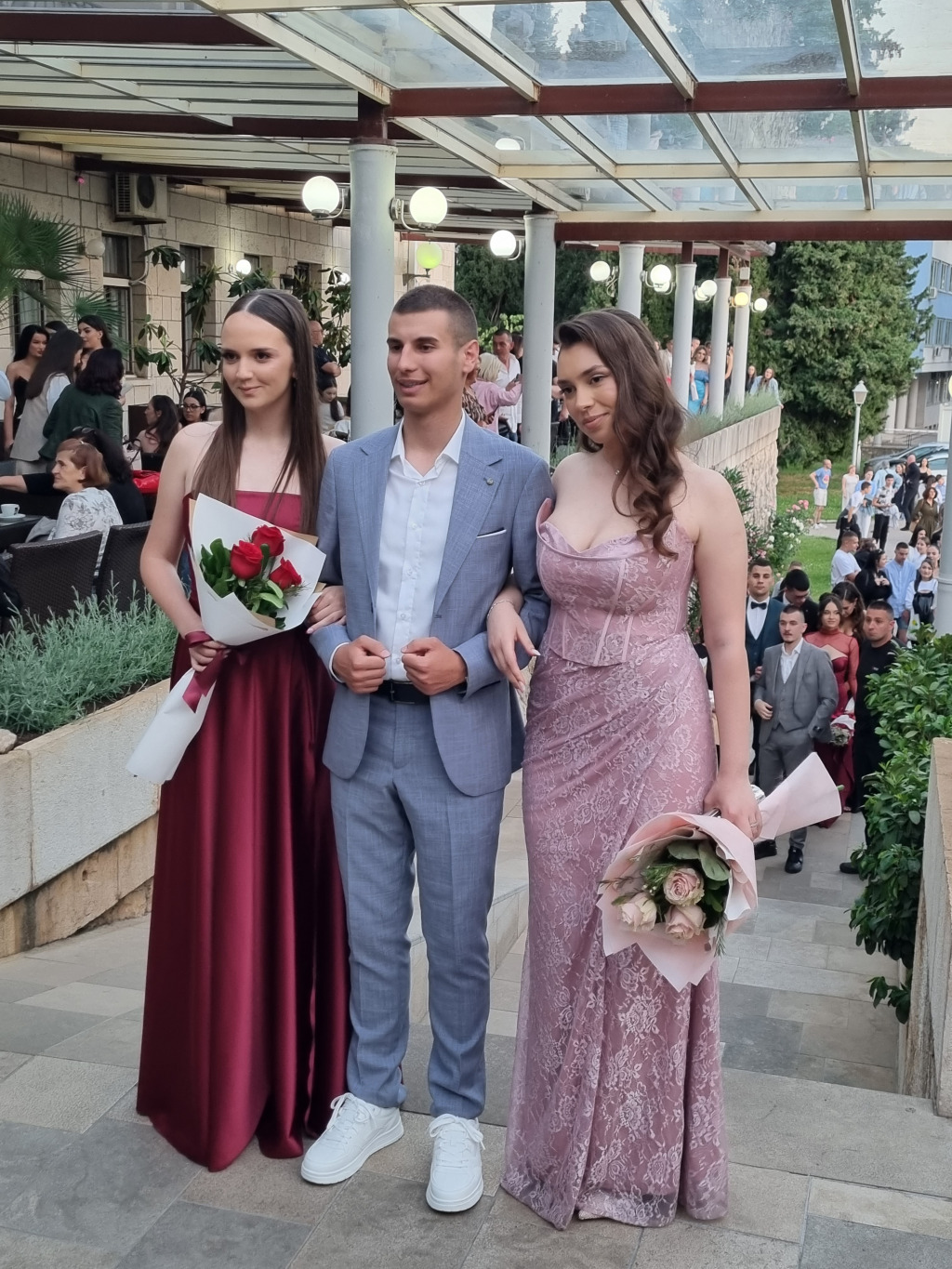 Gimnazijalci u defileu mladosti i ljepote (Foto) | Trebinje Live